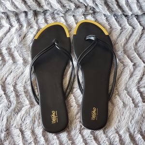 Mossimo Supply Co. | Shoes | Mossimo Supply Co Metallic Gold Toe Thong ...